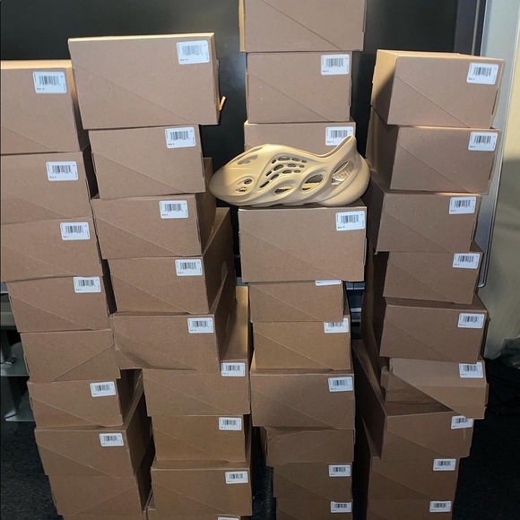 Yeezy Foam Runners 2 COLORS (Sand & Orche)
